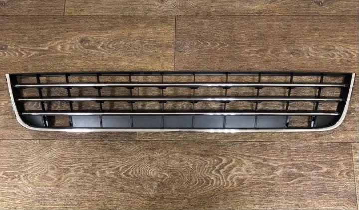 Решетка радиатора VW Tuareg NF 7P6 853 671 – купить в Москве, цена 10 000 руб., дата размещения ...