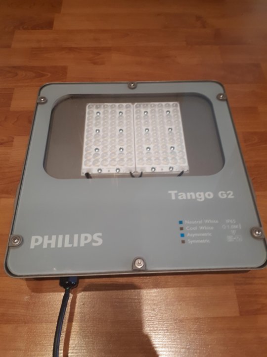 Прожектор Philips Tango G2 – купить в Москве, цена 10 000 руб., дата ...