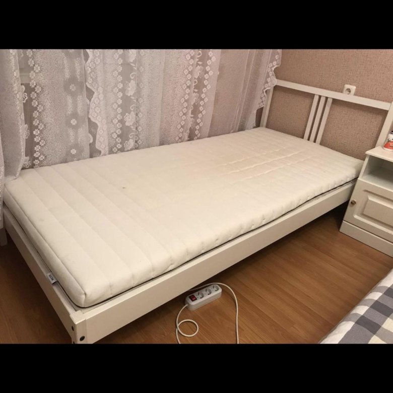 Кровать односпальная с матрасом – купить в Москве, цена 4 000 руб ...