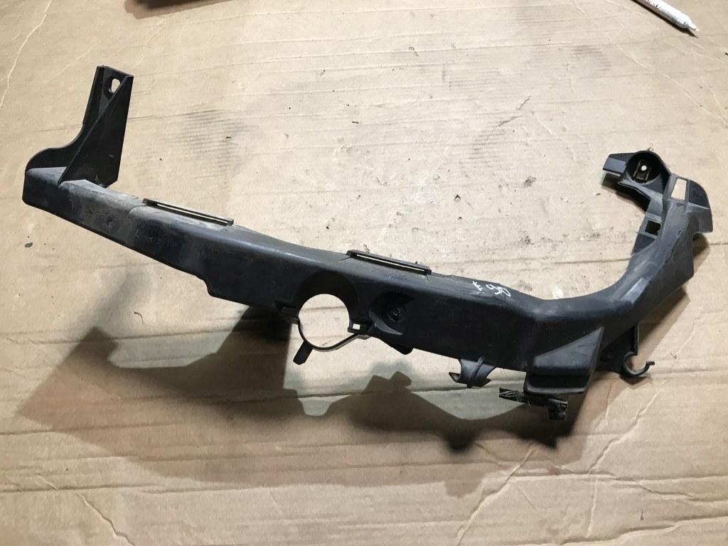 51647116707 Кронштейн фары левый BMW E90 E91 купить в Москве, цена 2 ...